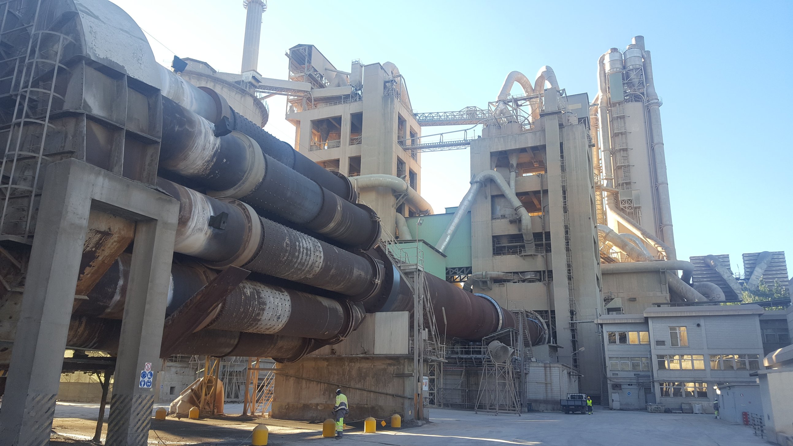 How alternative fuels used in cement industry decarbonize production